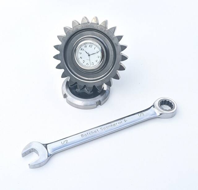 F03 Small Formula 1 Gear Ratio Table Mantle Desk Clock Williams F1 Car ...