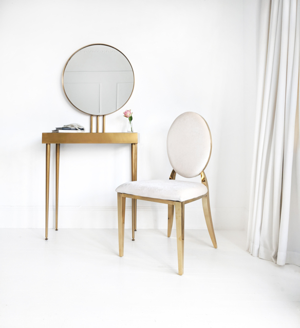Minimal Mirror Dressing Table by French Bedroom | ufurnish.com
