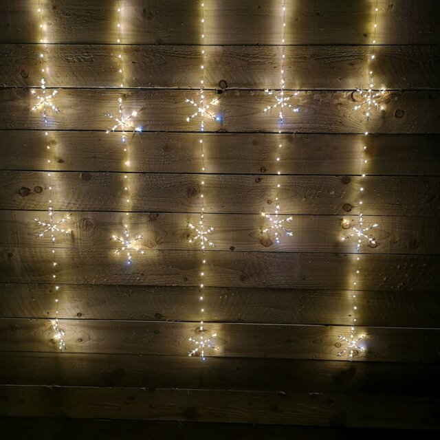 Rackhams 390 LED 1.2m x 1.3m Twinkling Snowflake LED Curtain Christmas ...
