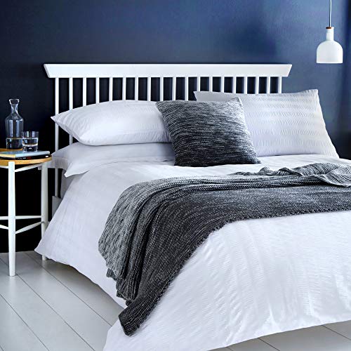Serene - Seersucker - Easy Care Duvet Cover Set - Single Bed Size in ...