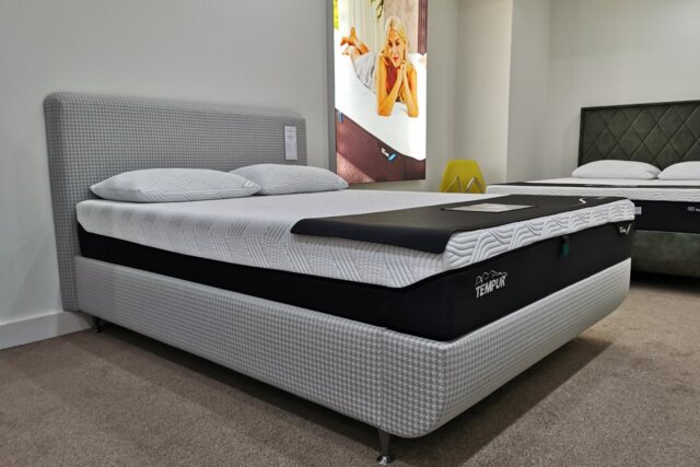 Tempur Arc Static Disc Bed with Form Headboard - King Size - Ex Display ...