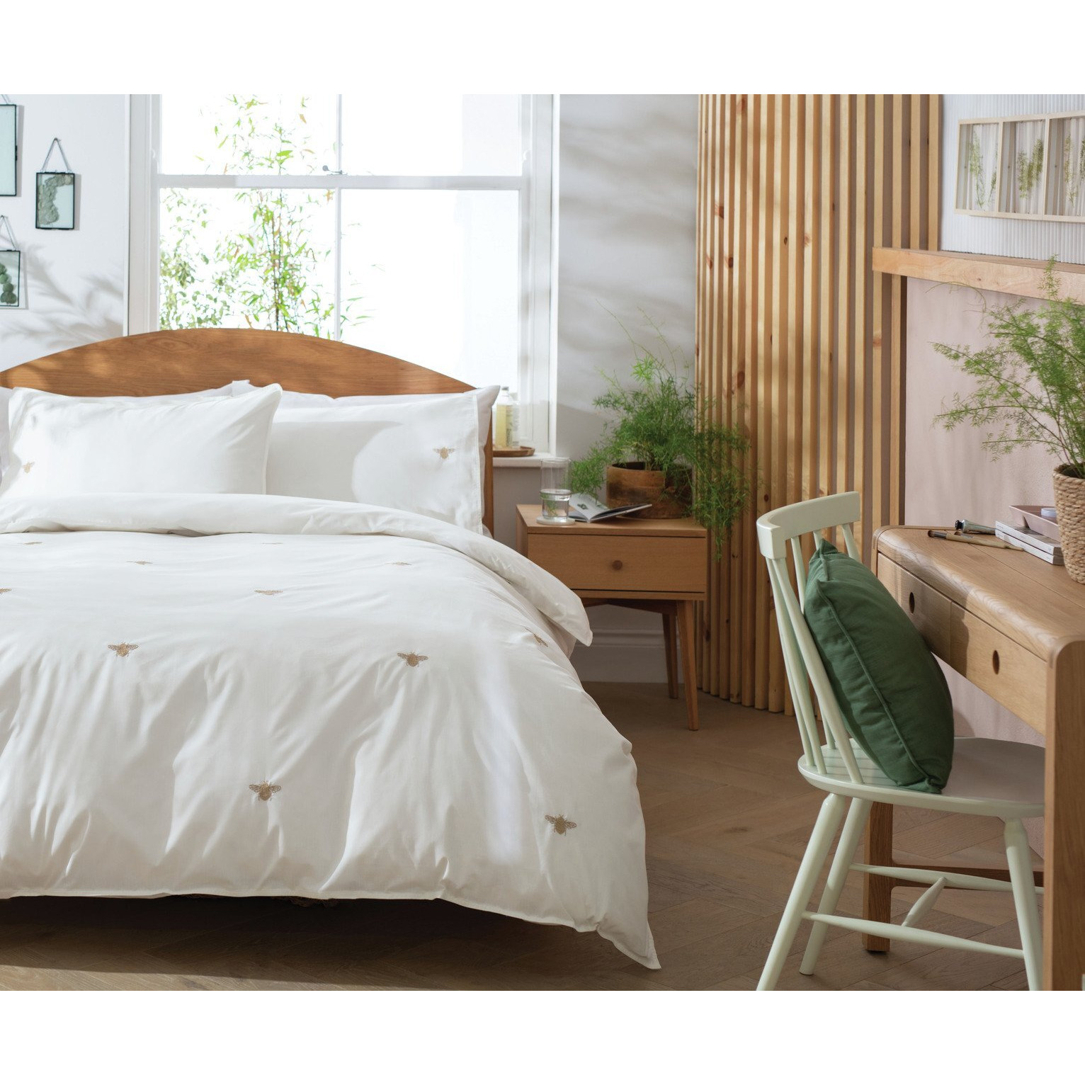 Habitat 180TC Embroidered Bee White Bedding Set - Double by Argos ...