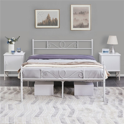 Yaheetech White 4Ft6 Double Metal Bed Frame With Scroll Design ...