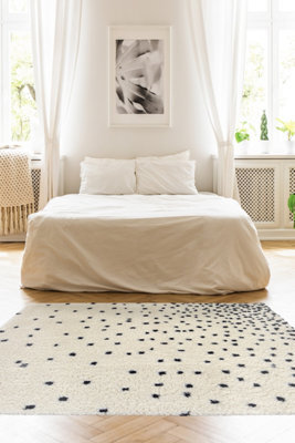 Melrose Scattered Black Spots Mono Shaggy High Pile Small Area Indoor ...