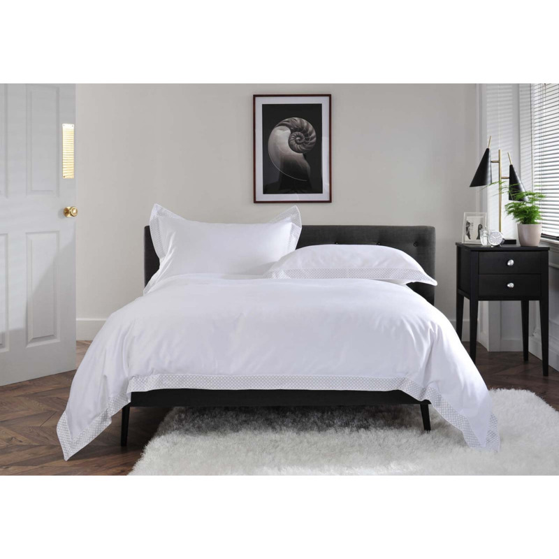 The Anmer Silver Bedding Set - Luxurious 400 Thread Count Sateen Finish ...