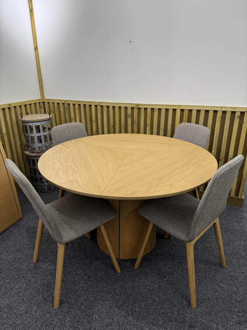 EX Display Skovby SM33 Oak Round 4 Seater Extending Dining Set with SM92 4 Chairs by Choice Furniture Superstore ufurnish