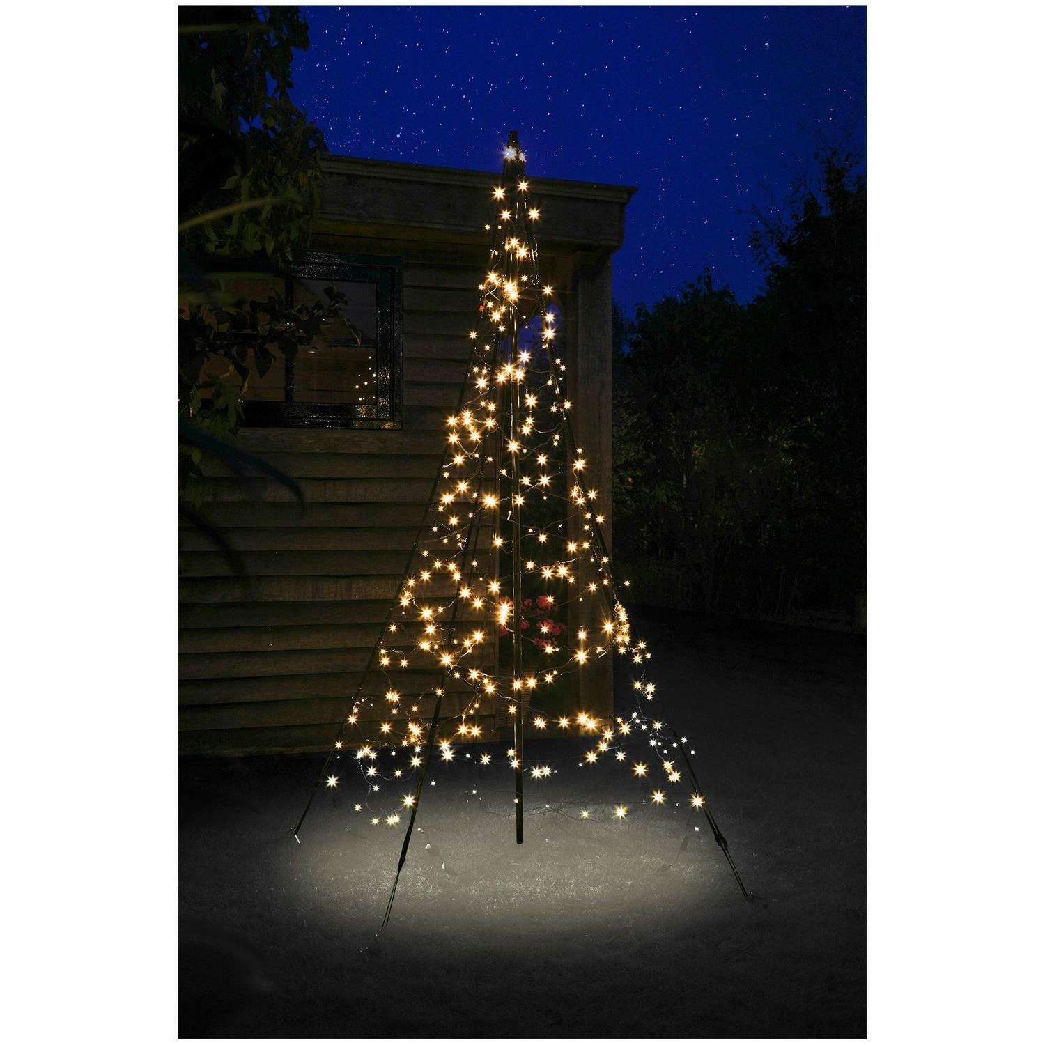 Outdoor Christmas Tree - 2M 300 LED lights create a beautifully ...