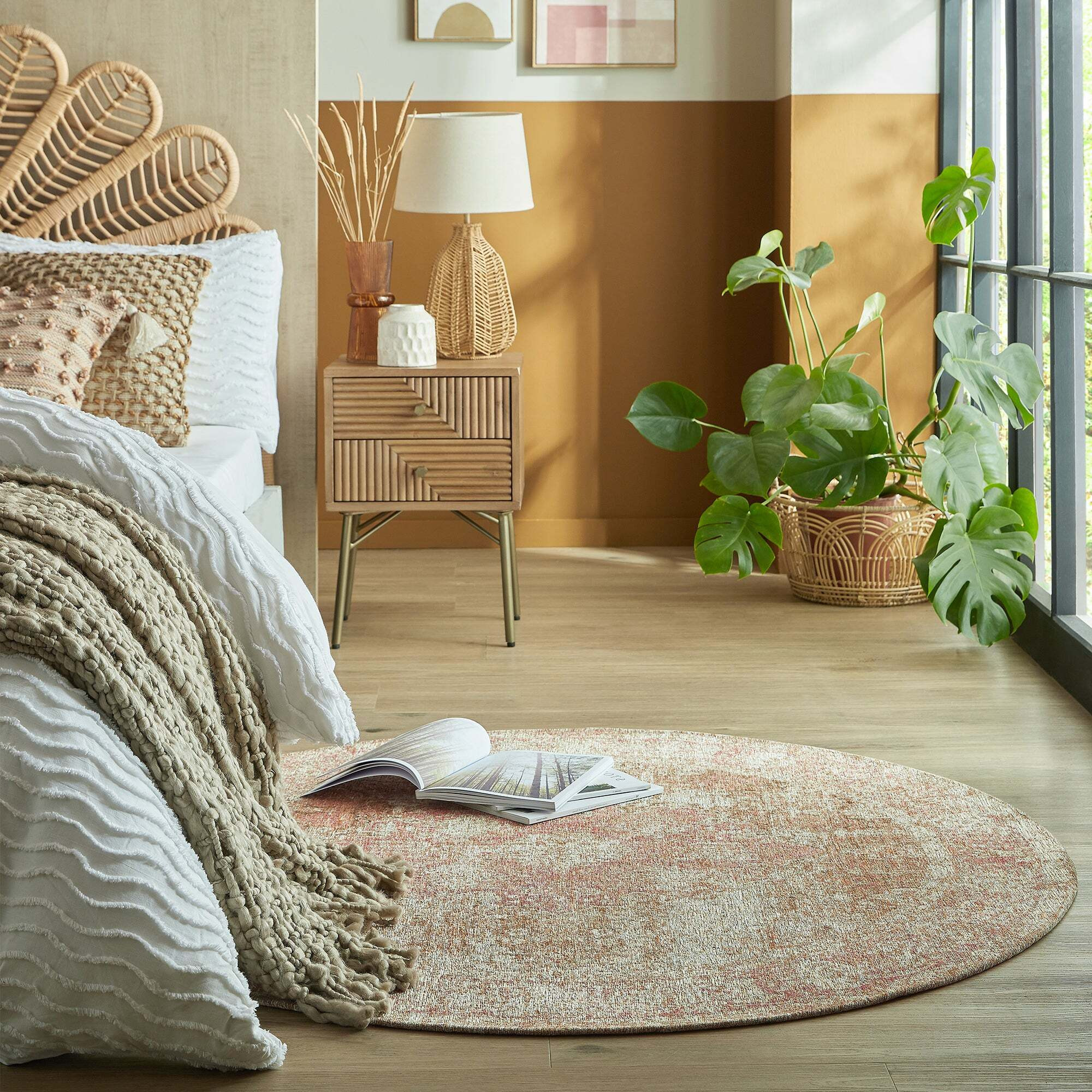 Mila Traditional Round Rug Pink by Dunelm | ufurnish.com