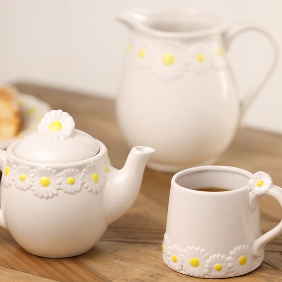 The Cottage Garden Daisy Teapot by Dunelm | ufurnish.com