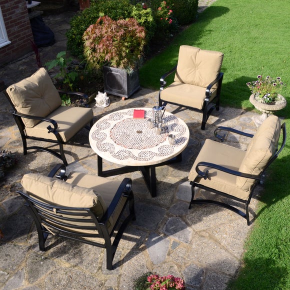 Byron Manor Arlington Round Coffee Table with 4 Westfield Lounge Chairs ...