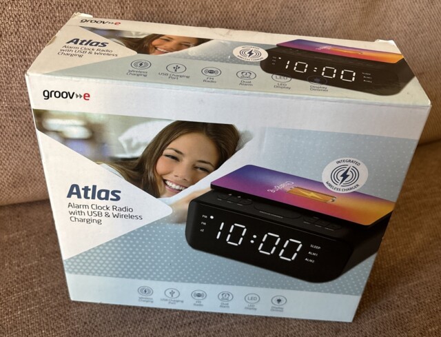 Groov-e Atlas Alarm Clock Radio W/ Wireless Charging Pad - Black - by ...