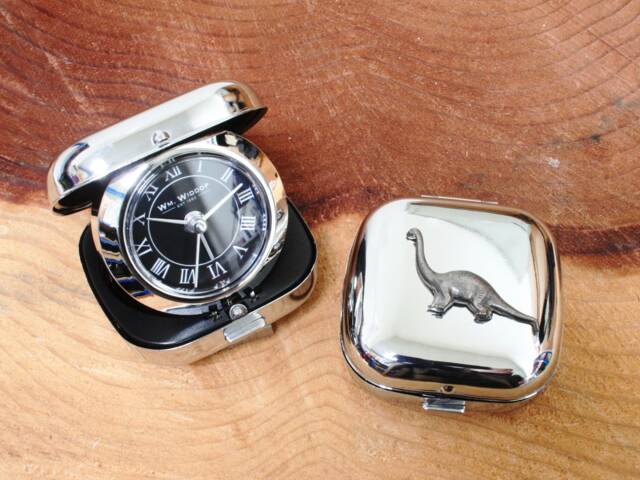 Dinosaurs Flip Up Alarm Clock Portable Quartz Movement T Rex Diplodocus ...