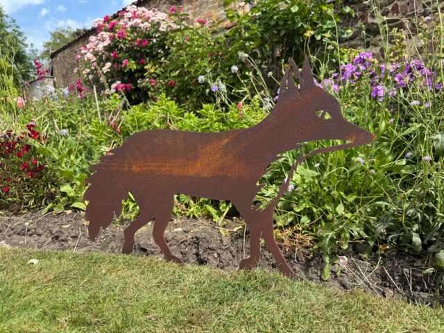 Rusty Metal Fox Garden Ornament Rustic Lawn Decoration Gardeners ...