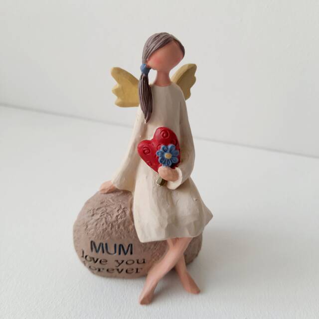 Mum Sitting Polyresin Angel Ornament With Heart - The Home & Hearts ...