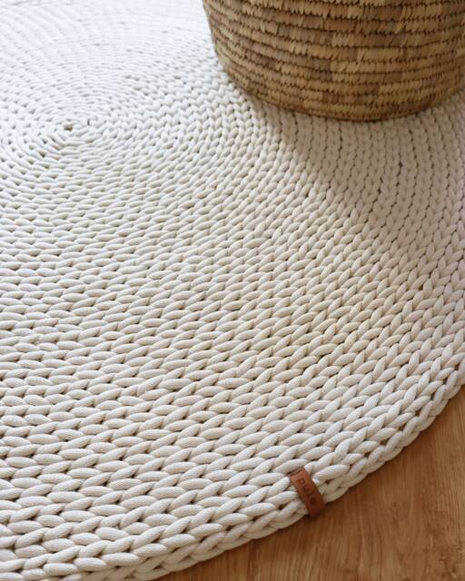 Chunky Creamy White Round Rug, Thick & Soft Carpet For Bedroom, Unusual ...