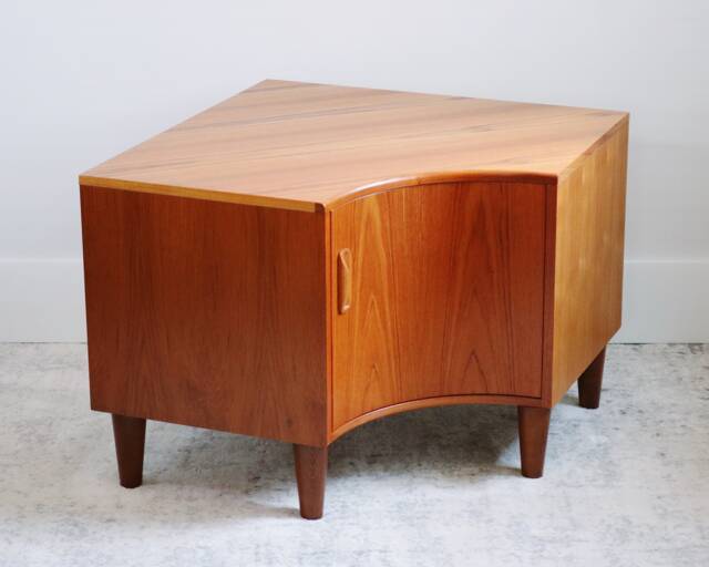 Mid Century Modern Inverted Curved Corner Media/Tv Unit Cupboard On ...