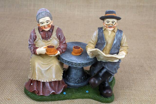 Elderly Couple Statue Grandma Grandpa Gift Senior Figurine Grandparents ...