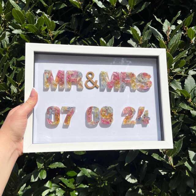 Anniversary Date Frame - Resin Date Keepsake Mr & Mrs Name Couple Gift ...