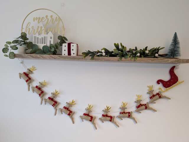 Reindeer Sleigh Garland, Christmas Reindeer Decoration With Santa ...