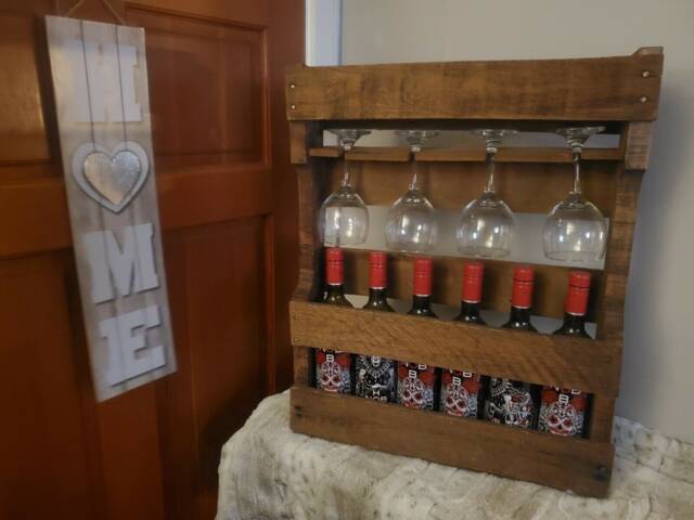 Handmade Rustic Pallet Wood Wine Rack Designs by Etsy | ufurnish.com
