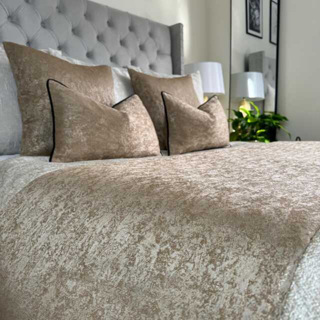 Luxurious Gold Bed Runner , Throw Blanket Comforter Scarf For Double ...