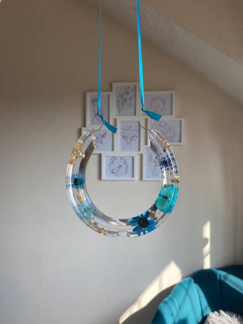Bespoke Horseshoe Made With Minimalist Flowers & Gold Leaf Or Glitter ...