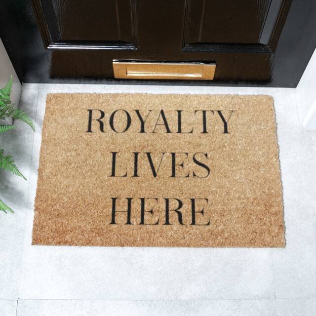 Royalty Lives Here Coir Doormat - Queen's Platinum Jubilee Housewarming ...
