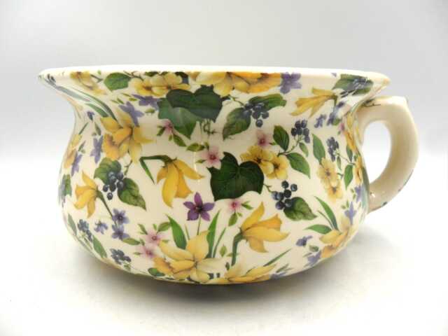 Medium Chamber Pot in Pretty Spring Daffodil Design By Heron Cross ...