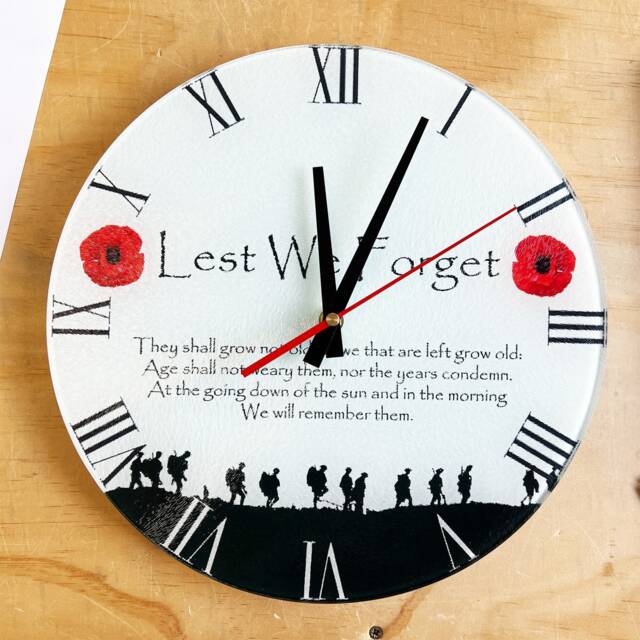 Lest We Forget - Flanders Field Military Poppy Home Round Clock 20cm ...