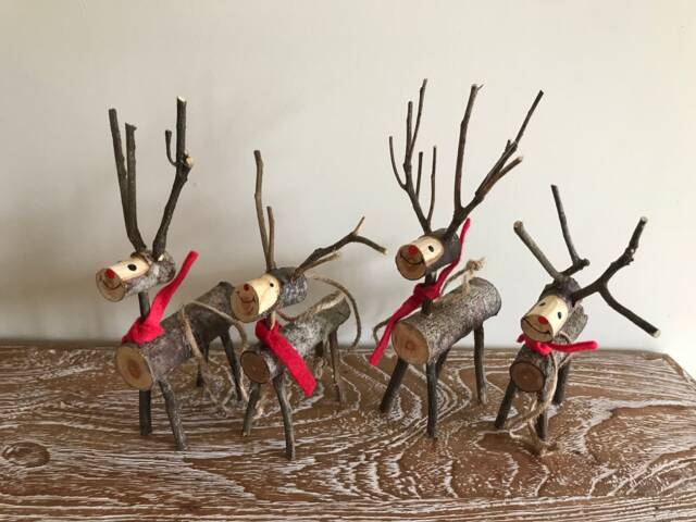 Set Of 4 Hanging Christmas Decorations Reindeer Wooden Log Natural ...