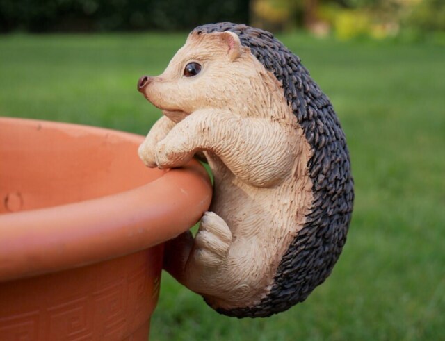 Hedgehog Plant Pot Hanger by Etsy | ufurnish.com