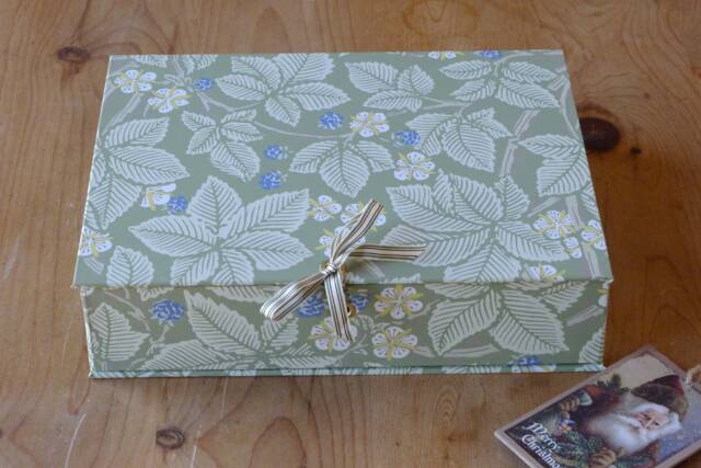 William Morris Box File in Bramble Green - A4 Office Collection ...