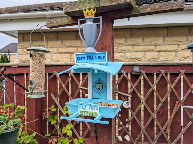 Manchester City Bird Feeder Football Fans Feeding Station - Ethiad ...