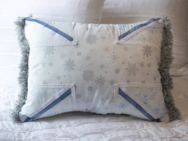 Winter Christmas Union Jack Flag Pillow, Snowflakes & Botanical Batik ...