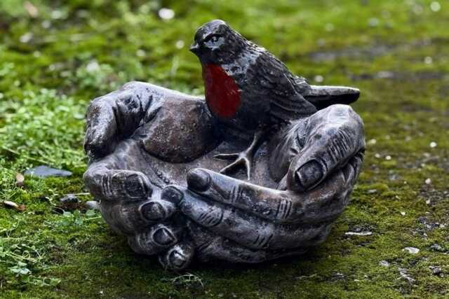 Robin in Hands Bird Feeder Statue Concrete Garden Ornament Outdoor ...