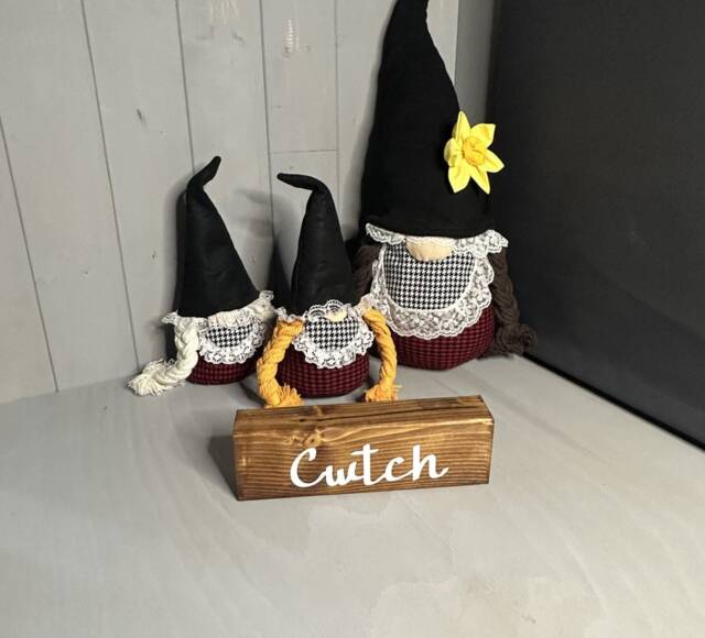 Free Standing Sign Cwtch/ Cuddle Shelf Sitter Solid Wood Plaque Welsh ...