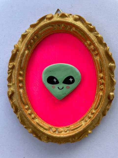 Kawaii Frame With Green Alien Head Sculpture - Unique Wall Decor For ...