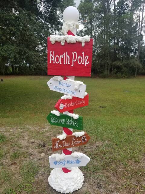 6 Ft Tall Christmas North Pole Signpost With 4 Directional Signs, Decor ...