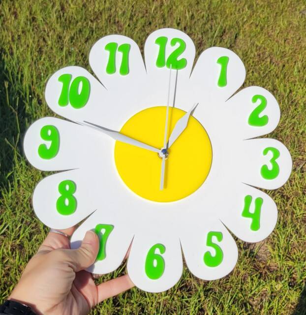 Retro Daisy Wall Clock - Funky White & Green by Etsy | ufurnish.com