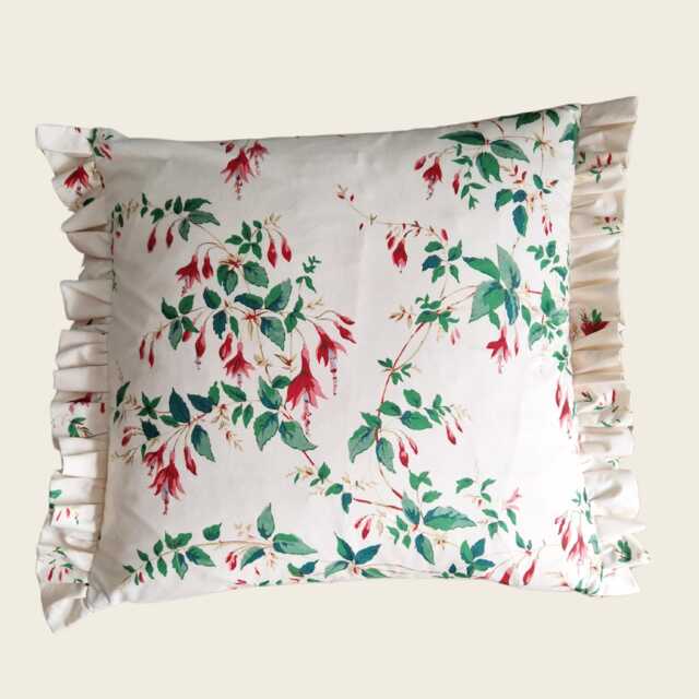 Colefax & Fowler Ruffle Edge Cushion Cover in Glazed Fuchsia Fabric 18 ...