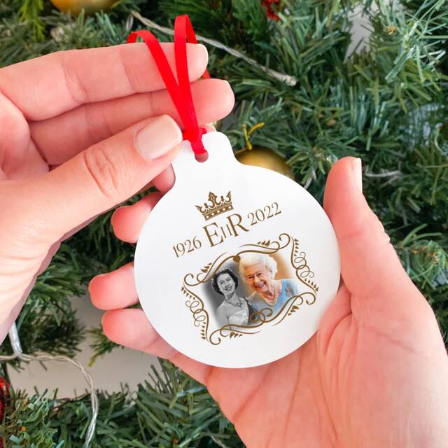 In Memory Of Queen Elizabeth 1926-2022 Christmas Flat Metal Bauble/The ...