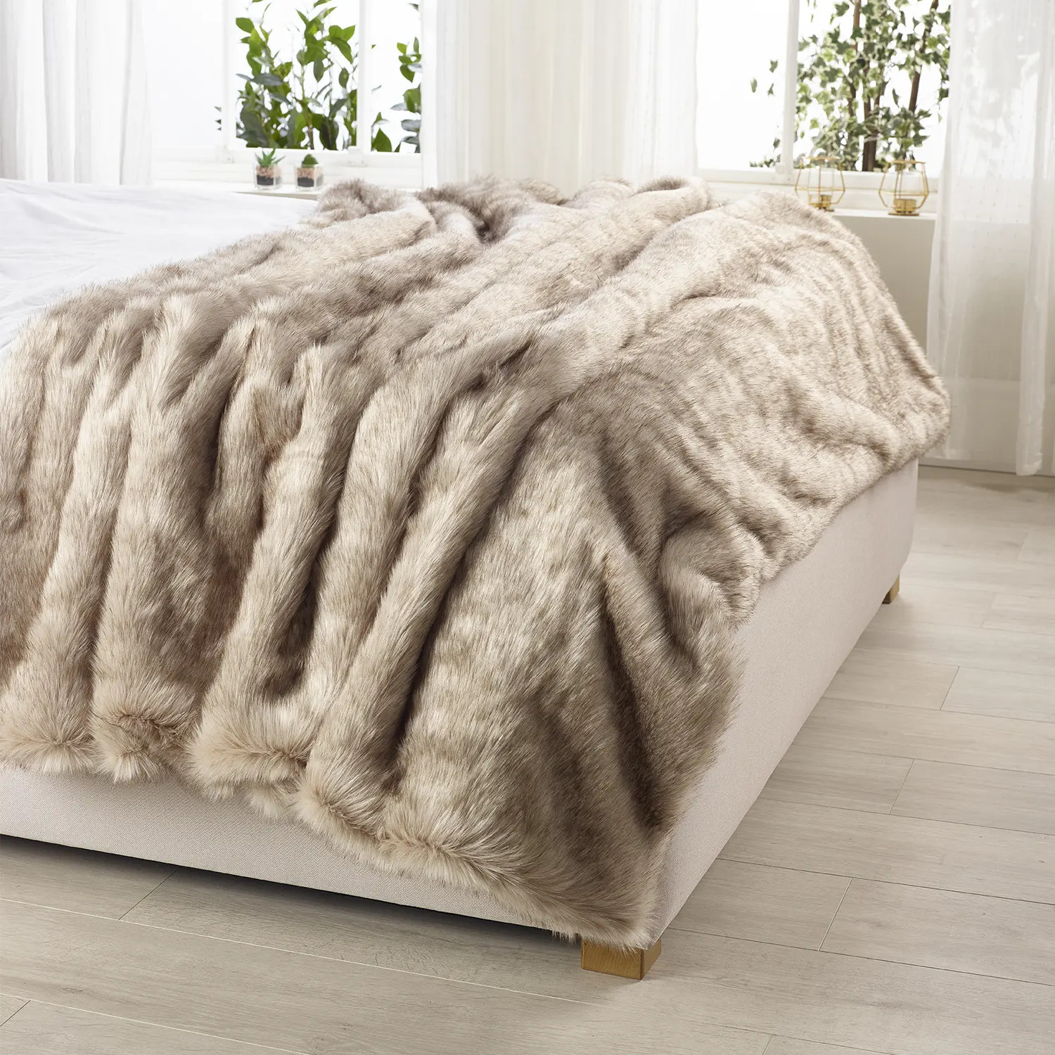 Siberian Wolf Faux Fur Throw - Coverlet by Katrina Hampton | ufurnish.com