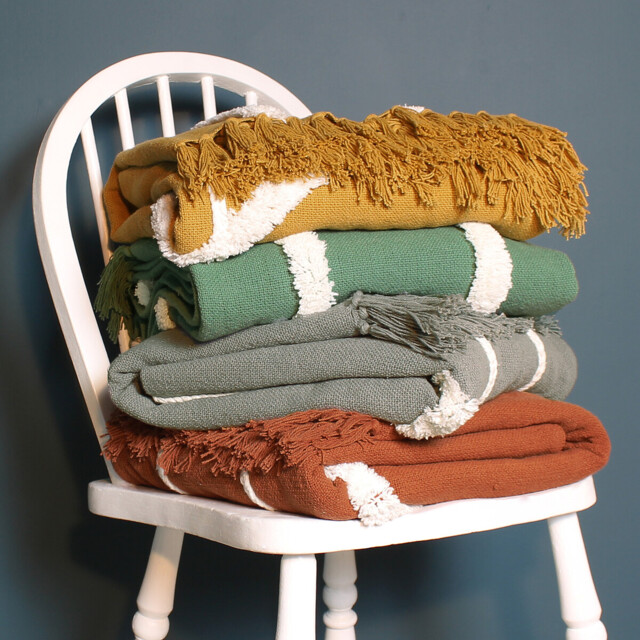 Rainbow Tuft Cotton Tufted Throw by La Redoute | ufurnish.com