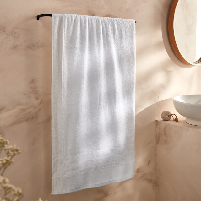 Zavara 600 G/m2 XL Bath Towel by La Redoute | ufurnish.com