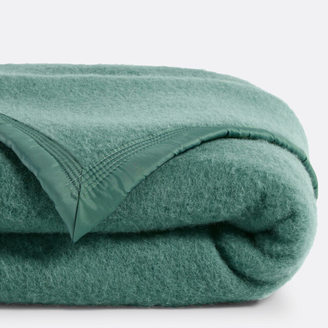 Woolmark 600 g/m² Pure Wool Blanket by La Redoute | ufurnish.com