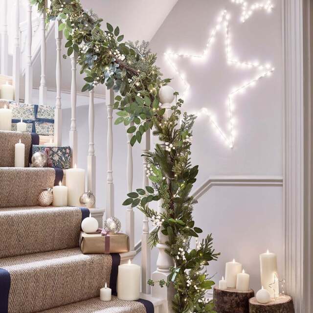 2m Pre Lit Oversized White Berry Christmas Garland by Lights4fun ...