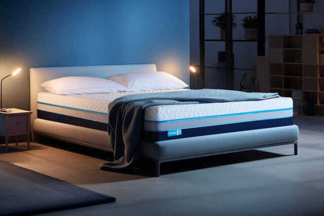 Simba Hybrid Ultra Mattress, Double by MattressNextDay | ufurnish.com