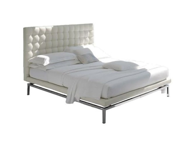 Alivar Style Boss Bed - Mid Back by Modern Iconic | ufurnish.com