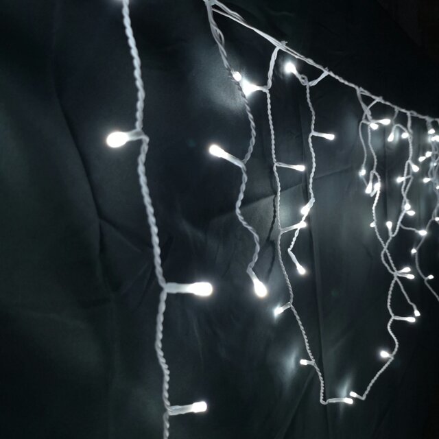Rackhams 640 LED 16m Premier Christmas Outdoor 8 Function Icicle Lights ...