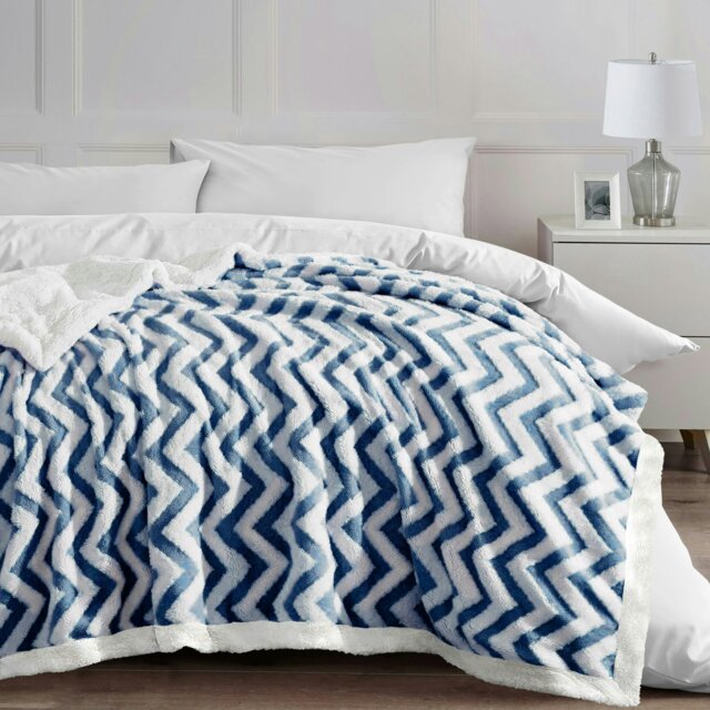 Rackhams Jacquard Chevron Sherpa Reverse Throw - 100cm x 150cm - Navy ...